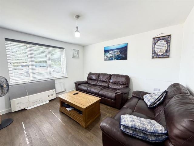 4 Bedroom House Detached To Let