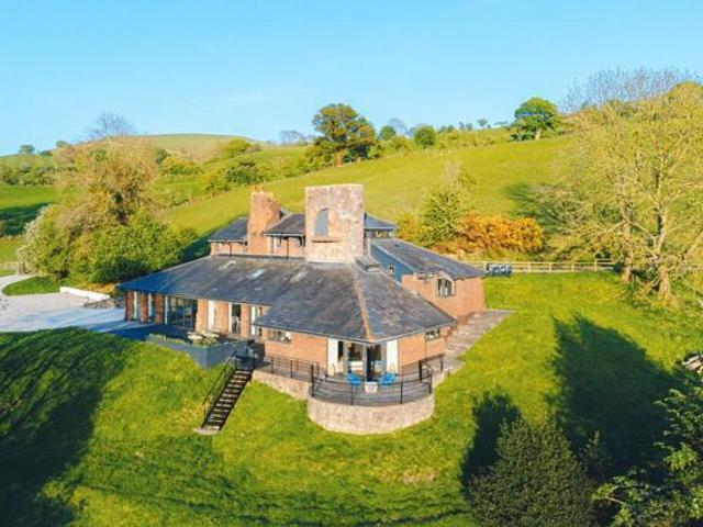 4 Bedroom House Denbigh Denbighshire LS100854841