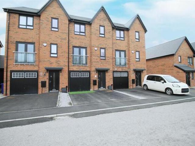 4 Bedroom House Denton Greater Manchester 101025899