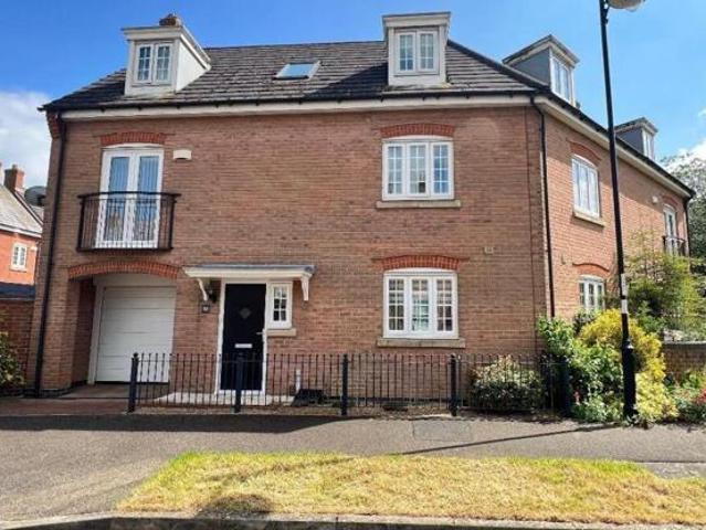 4 Bedroom House Desborough Northamptonshire LS101677107