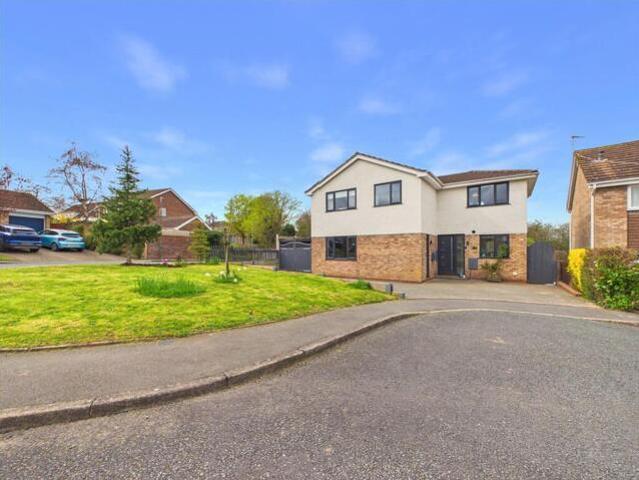 4 Bedroom House Droitwich Worcestershire LS100824940