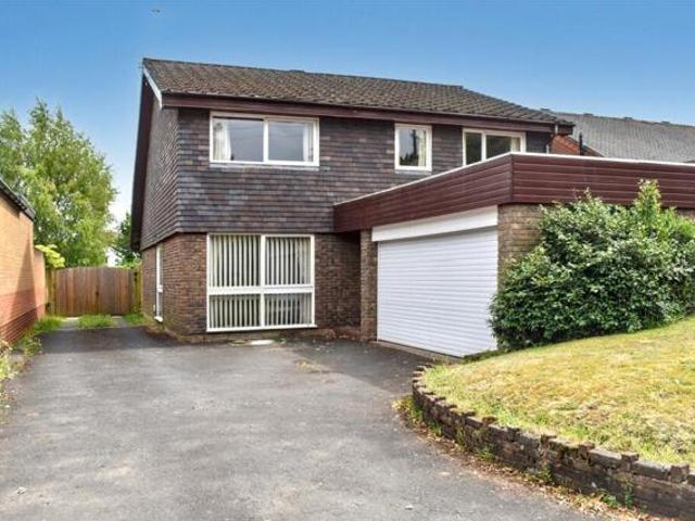 4 Bedroom House Droitwich Worcestershire LS101701674