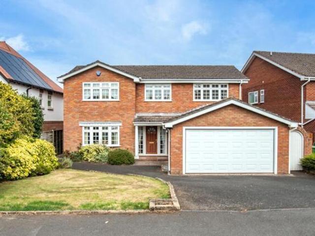 4 Bedroom House Dudley Dudley LS98930334
