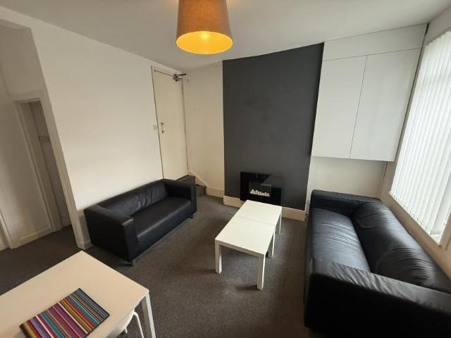4 Bedroom House Dunkirk East Midlands LS98286042