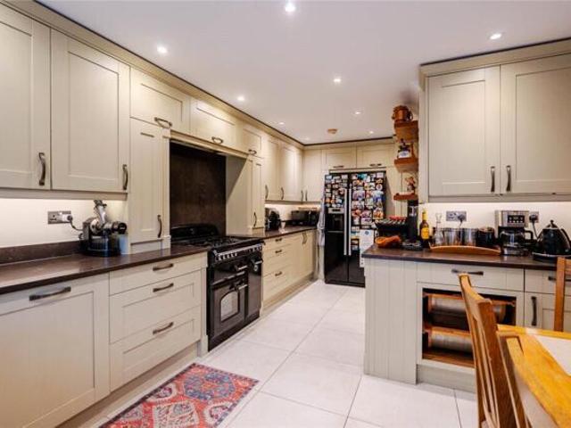 4 Bedroom House Dunstable Central Bedfordshire 100398423