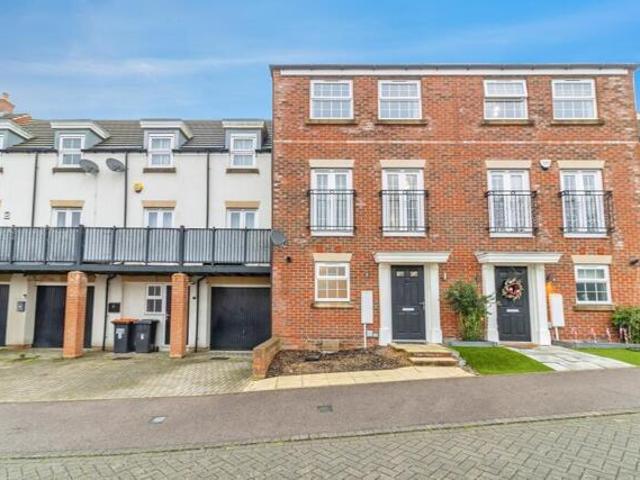 4 Bedroom House Dunstable Central Bedfordshire 99736018