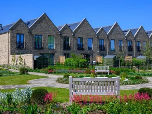 4 Bedroom House Enfield London LS102596419