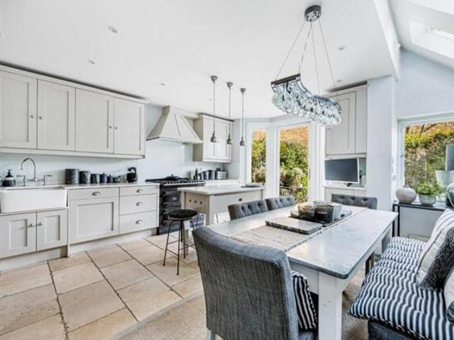 4 Bedroom House Ealing Great London 100426516