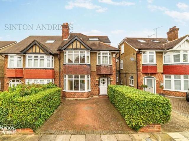 4 Bedroom House Ealing Greater London LS101677222