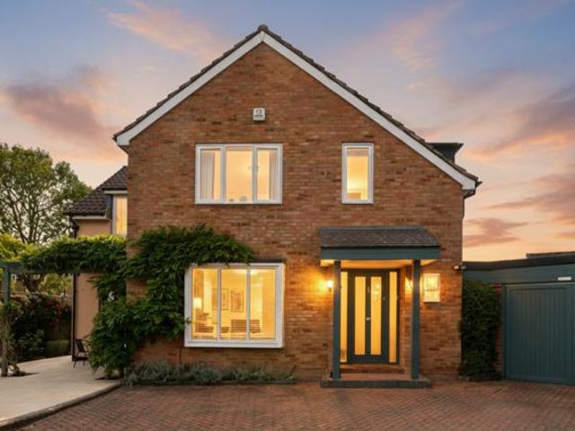 4 Bedroom House Ealing Greater London LS98477321