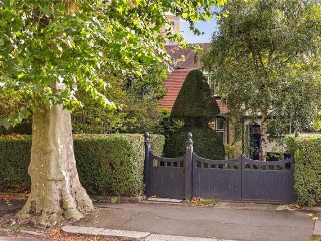 4 Bedroom House Ealing Greater London LS98612611