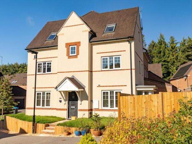 4 Bedroom House East Grinstead West Sussex 99290147
