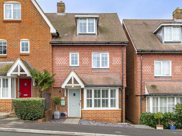 4 Bedroom House East Sussex East Sussex LS100733971