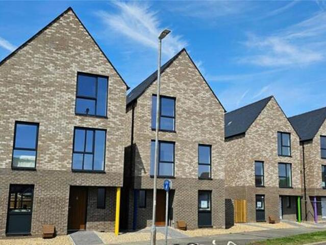4 Bedroom House Eastbourne East Sussex 98612310