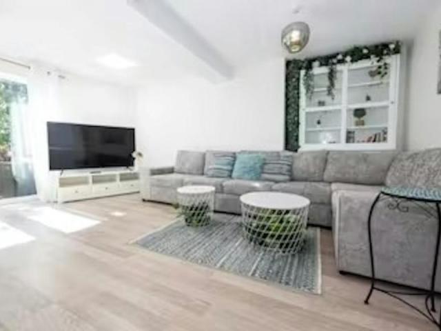 4 Bedroom House Eccles Eccles 101587550