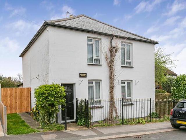 4 Bedroom House Egham Surrey 101025342