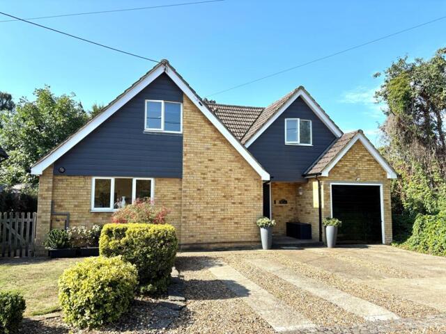 4 Bedroom House Egham Surrey 99277708