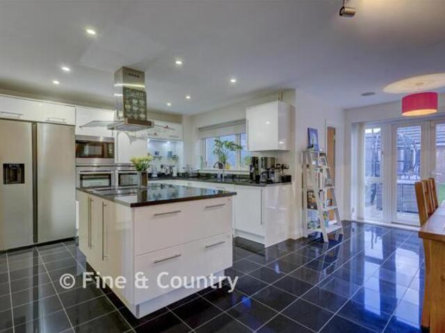 4 Bedroom House Epping Essex 98969039