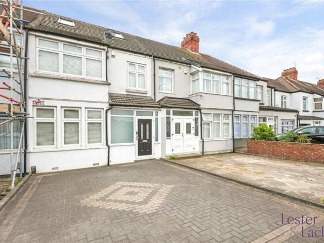 4 Bedroom House Epping Forest Greater London 101674838