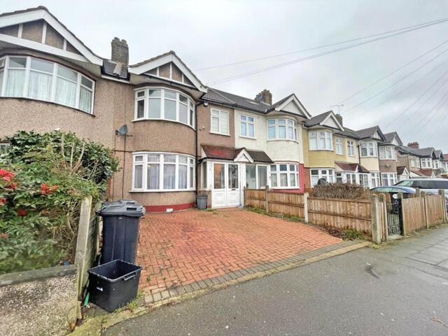 4 Bedroom House Epping Forest Greater London LS98969168