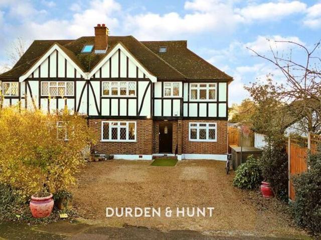 4 Bedroom House Epping Forest Greater London LS99774000