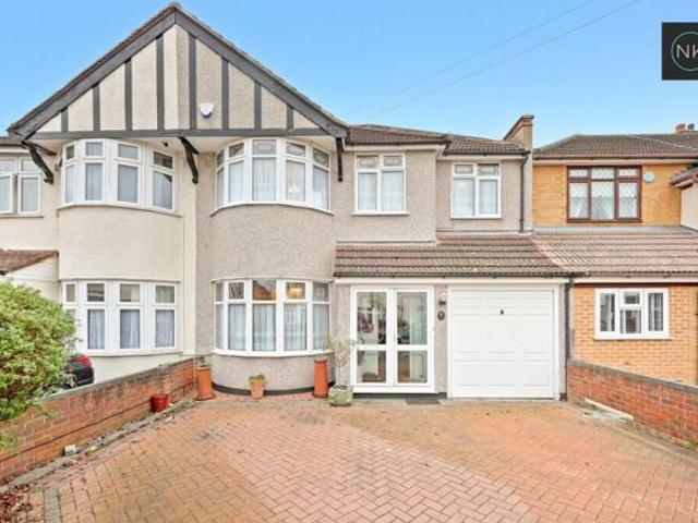 4 Bedroom House Epping Forest Greater London LS99773692