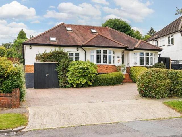 4 Bedroom House Epsom Surrey LS98801055