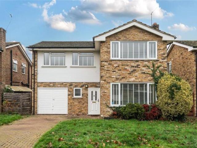 4 Bedroom House Esher Surrey 100366367