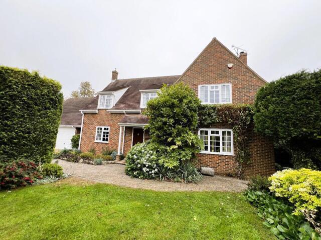 4 Bedroom House Essex Essex 98834994