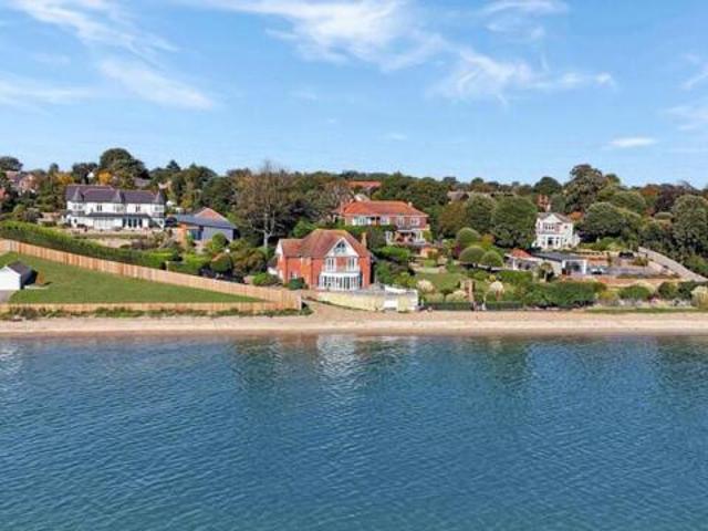 4 Bedroom House Essex Essex 98864498