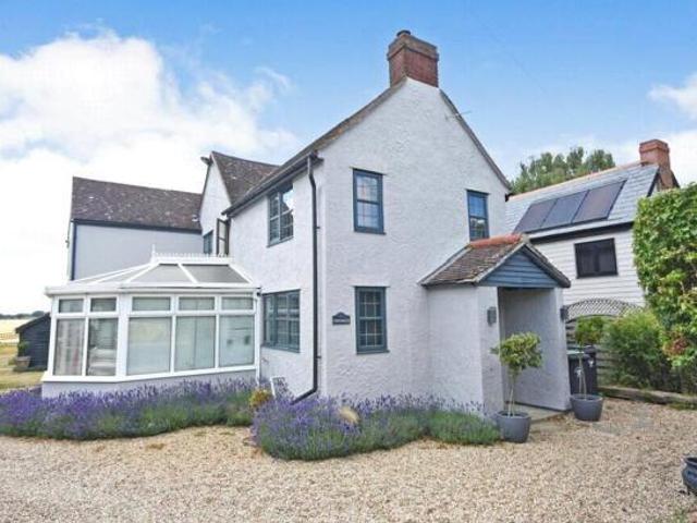 4 Bedroom House Essex Essex 99688152