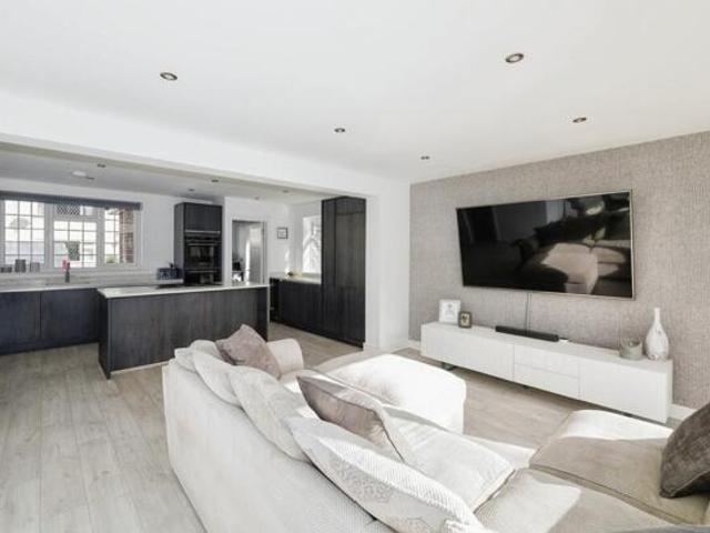 4 Bedroom House Essex Essex LS99029118