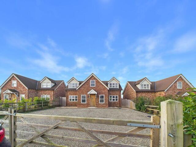 4 Bedroom House Essex Essex LS99029645