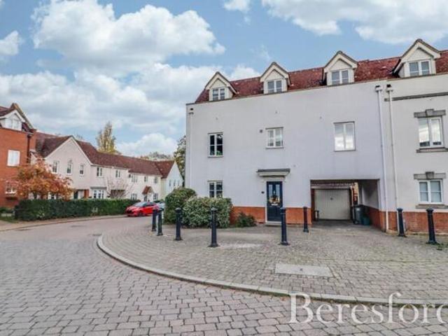 4 Bedroom House Essex Essex LS100426615