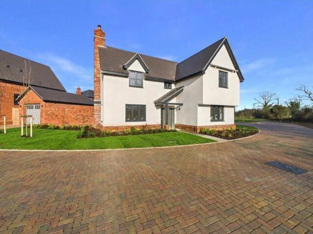 4 Bedroom House Essex Essex LS100615191