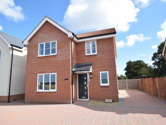 4 Bedroom House Essex Essex LS100649386