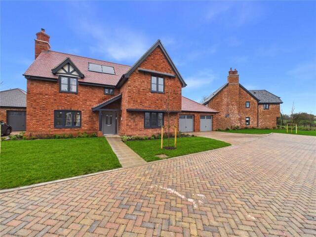 4 Bedroom House Essex Essex LS100855093