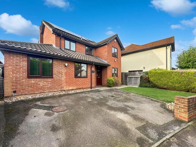 4 Bedroom House Essex Essex LS100917820