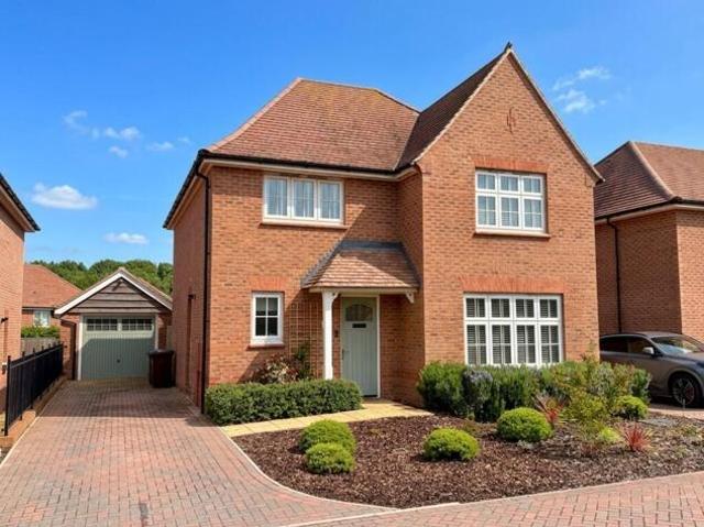 4 Bedroom House Exeter Devon LS101678195