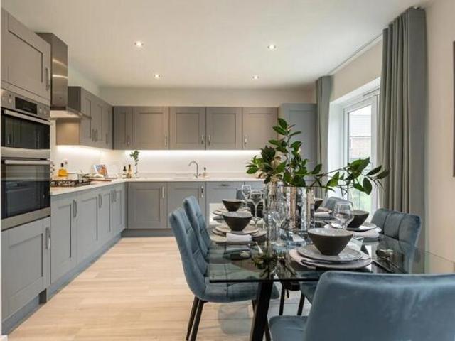 4 Bedroom House Exeter Devon 101025642