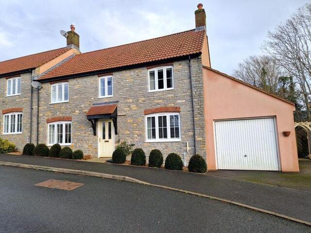 4 Bedroom House Exmouth Devon 100096787