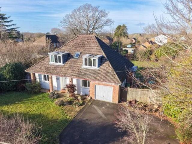 4 Bedroom House Four Marks Hampshire 98119066