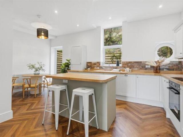 4 Bedroom House Folkestone Kent LS101674882