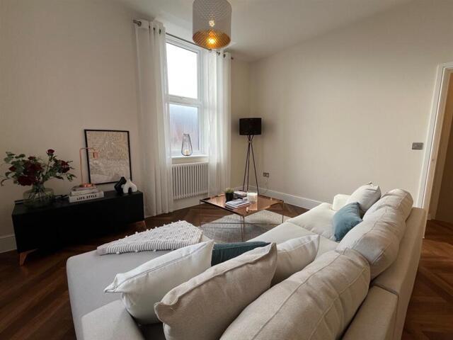 4 Bedroom House Folkestone Kent 99641759