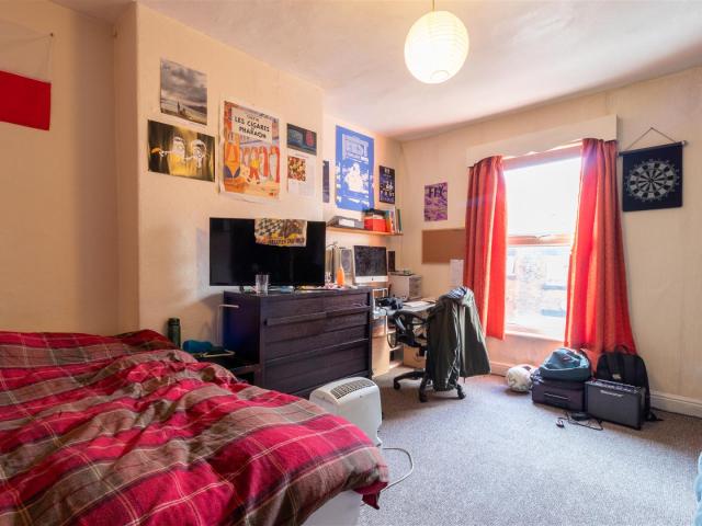 4 Bedroom House for rent at Brudenell Mount, Hyde Park, Leeds