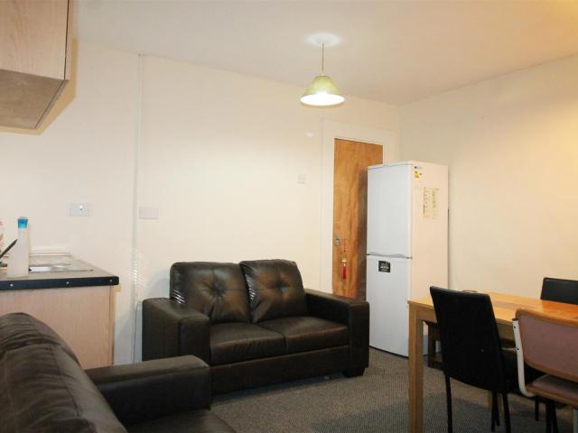 4 Bedroom House for rent at Kelso Gardens, Hyde Park, Leeds