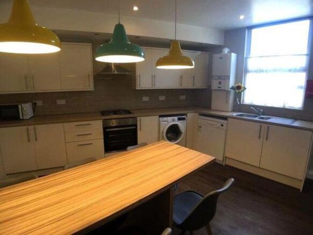 4 bedroom house for rent in 2 Kelsall Road 4 Bed, LS6