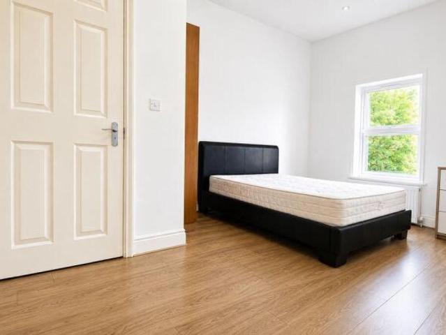 4 bedroom house for rent in 4 double bedroom house HMO Licence Finchley N12