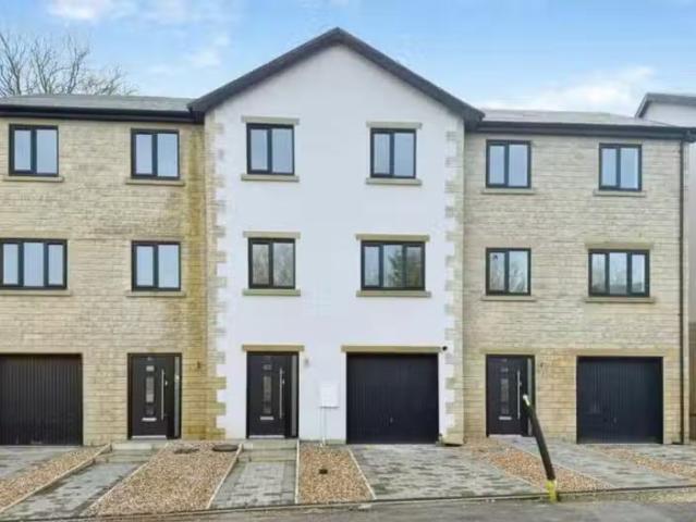 4 bedroom house for rent in 81 Tockholes Road, Darwen, BB3