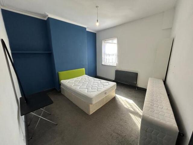 4 bedroom house for rent in County Road, L4